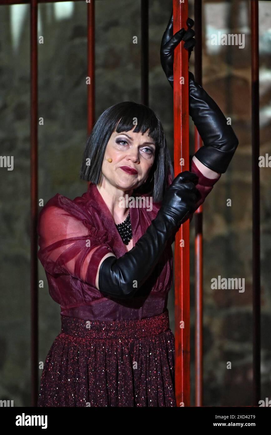 Threepenny opera hi-res stock photography and images - Alamy