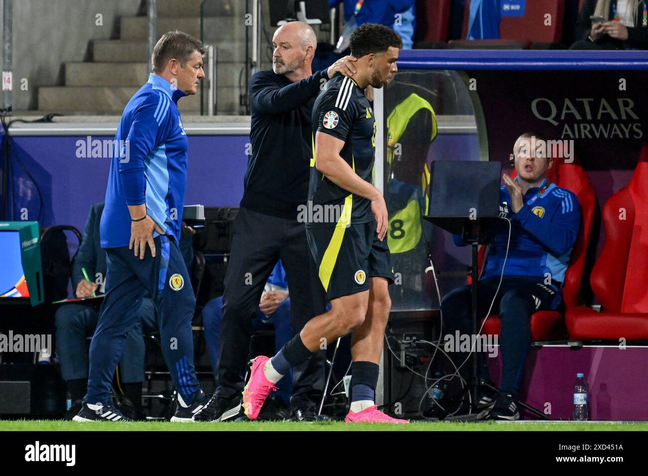 Coach Steve Clarke of Scotland and Ché Adams (10) of Scotland pictured ...