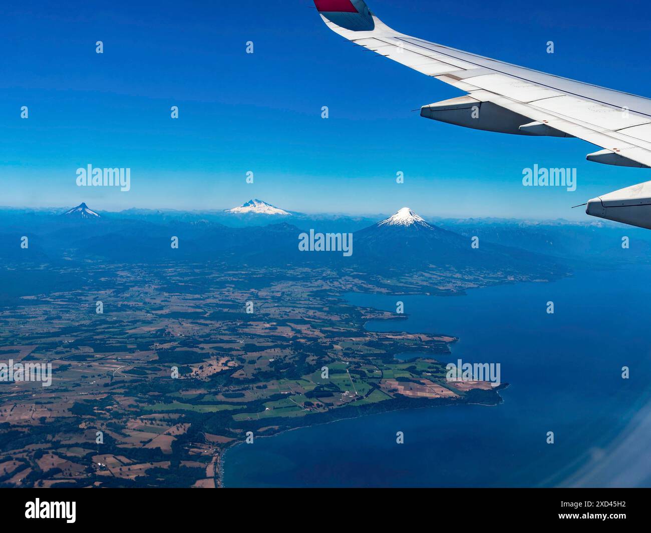 Snow capped volcanoes hi-res stock photography and images - Alamy