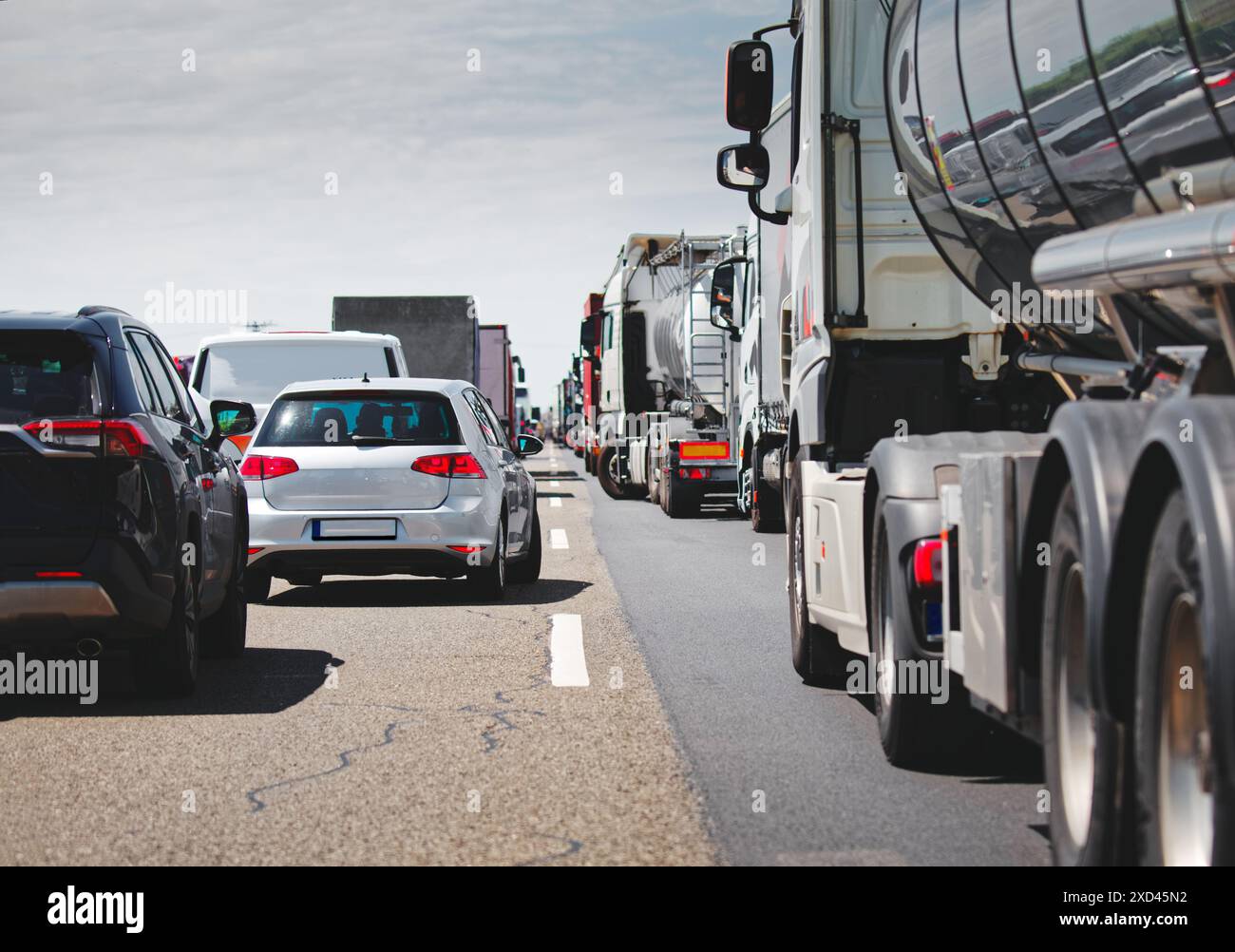 Truck in traffic hi-res stock photography and images - Alamy