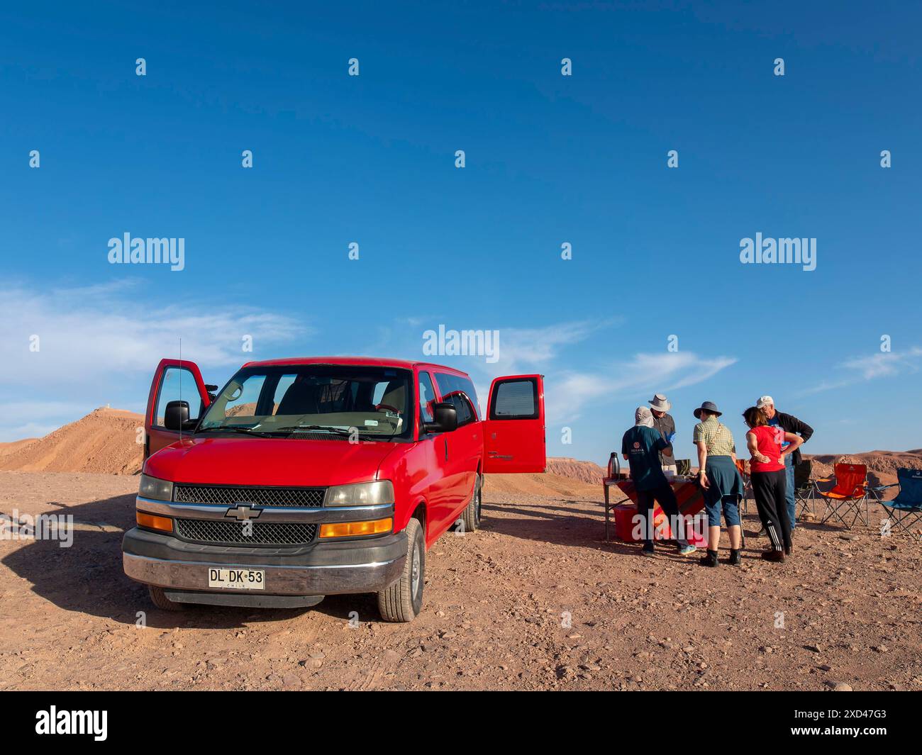 Red car, Chrysler van and travelling group at camping breakfast in ...