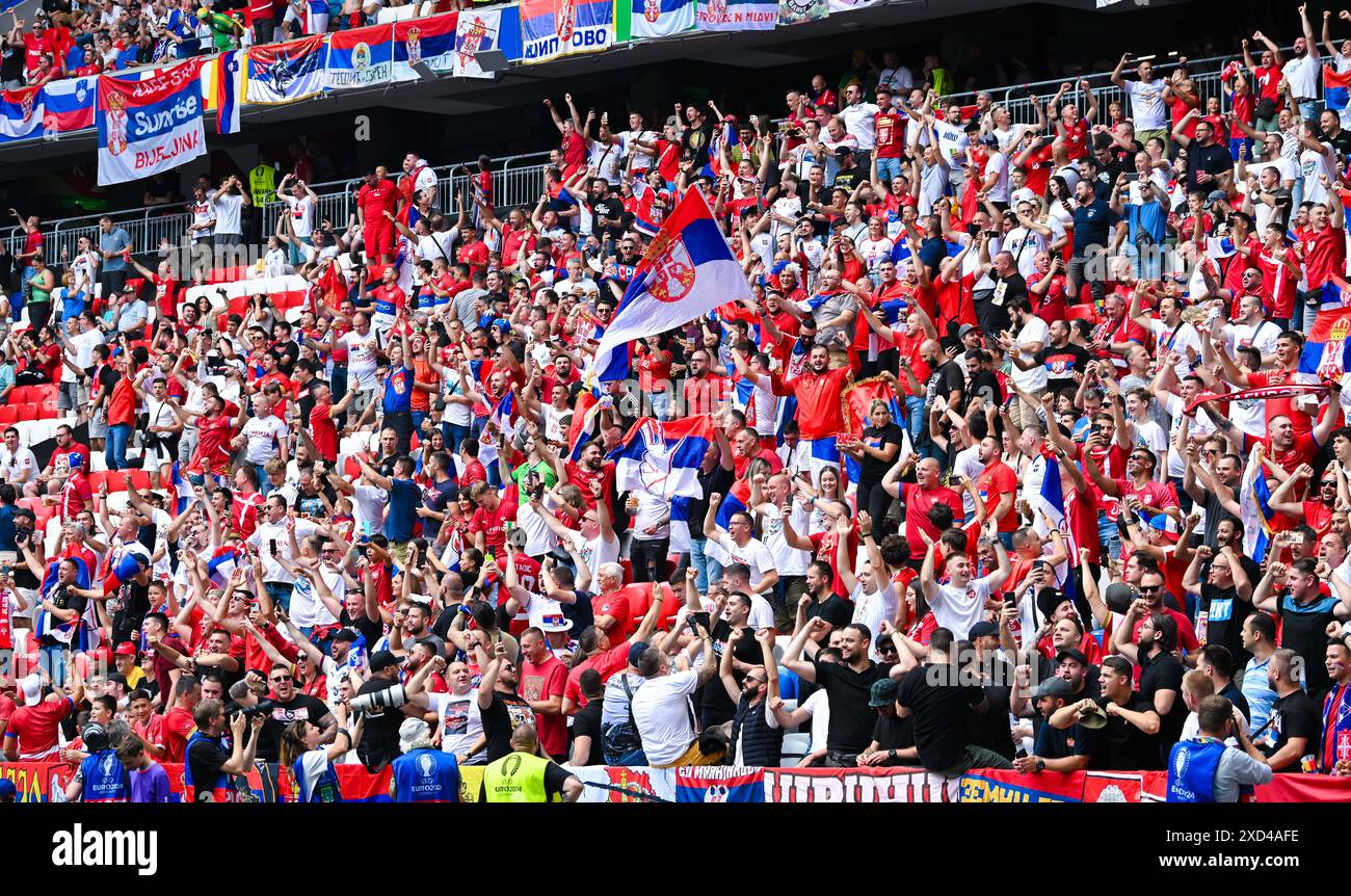 Fans von Serbien feiern waehrend des Spiels der UEFA EURO 2024 - Gruppe ...