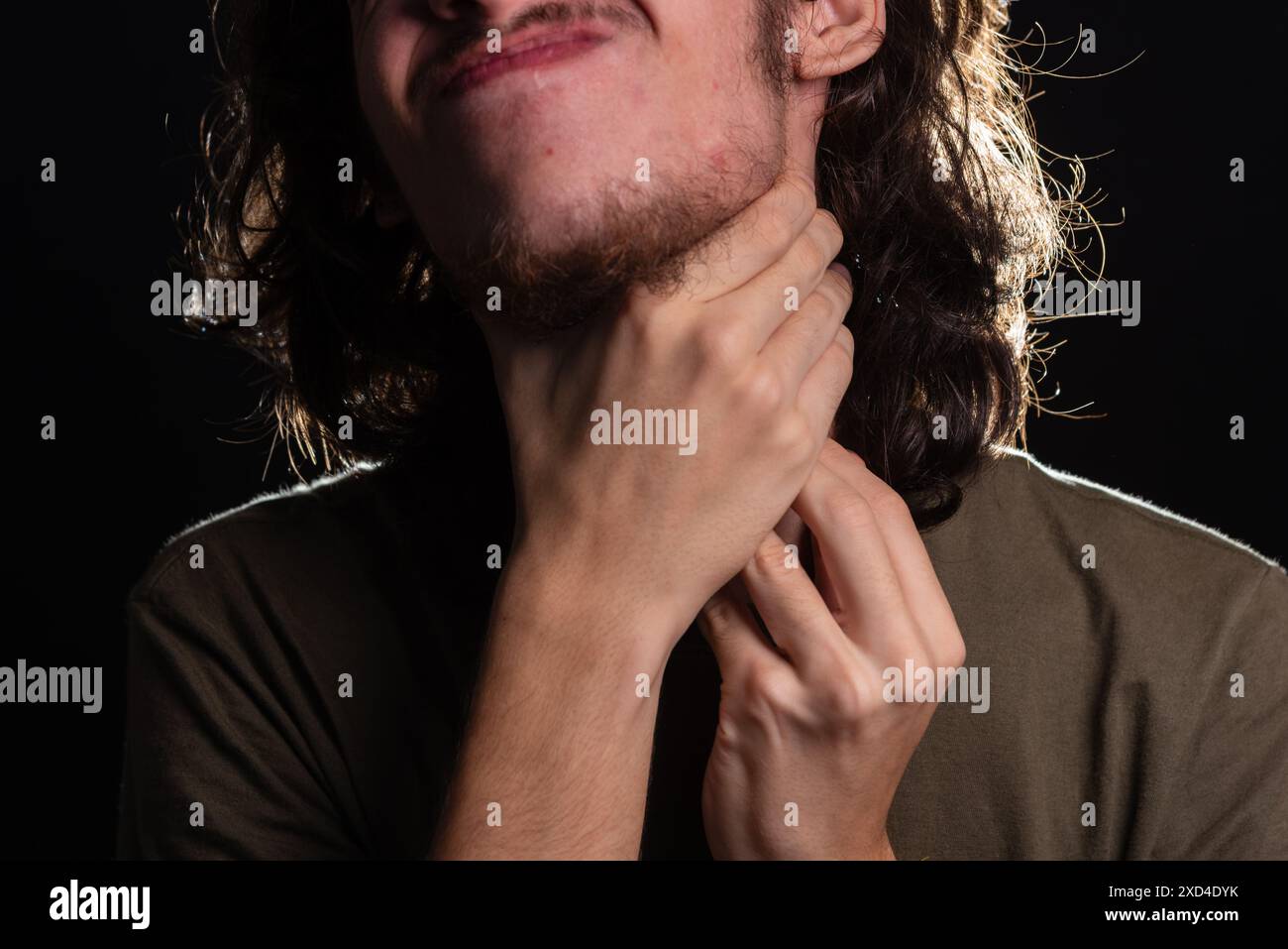 Man scratching his neck with his hand. Skin disease. Irritation ...