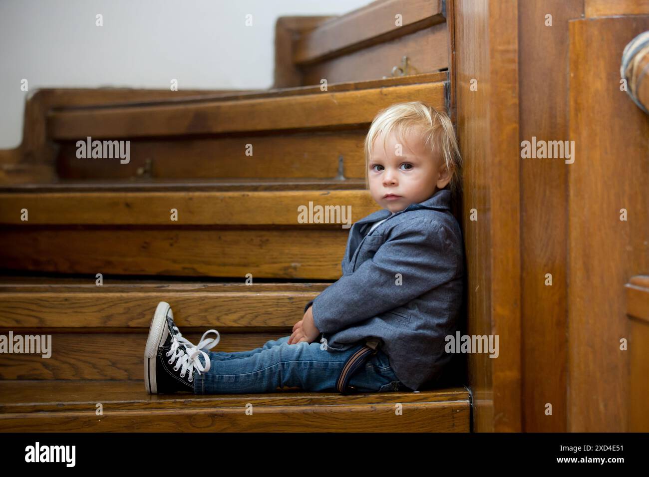 Child crying on steps hi-res stock photography and images - Alamy