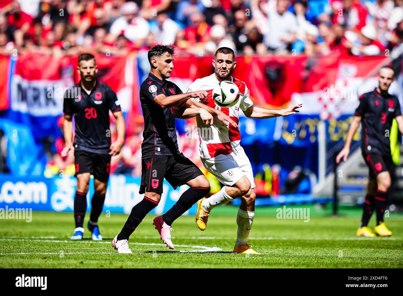 Qazim Laci (Albanien, #14), Mateo Kovacic (Kroatien, #08) GER, Kroatien ...