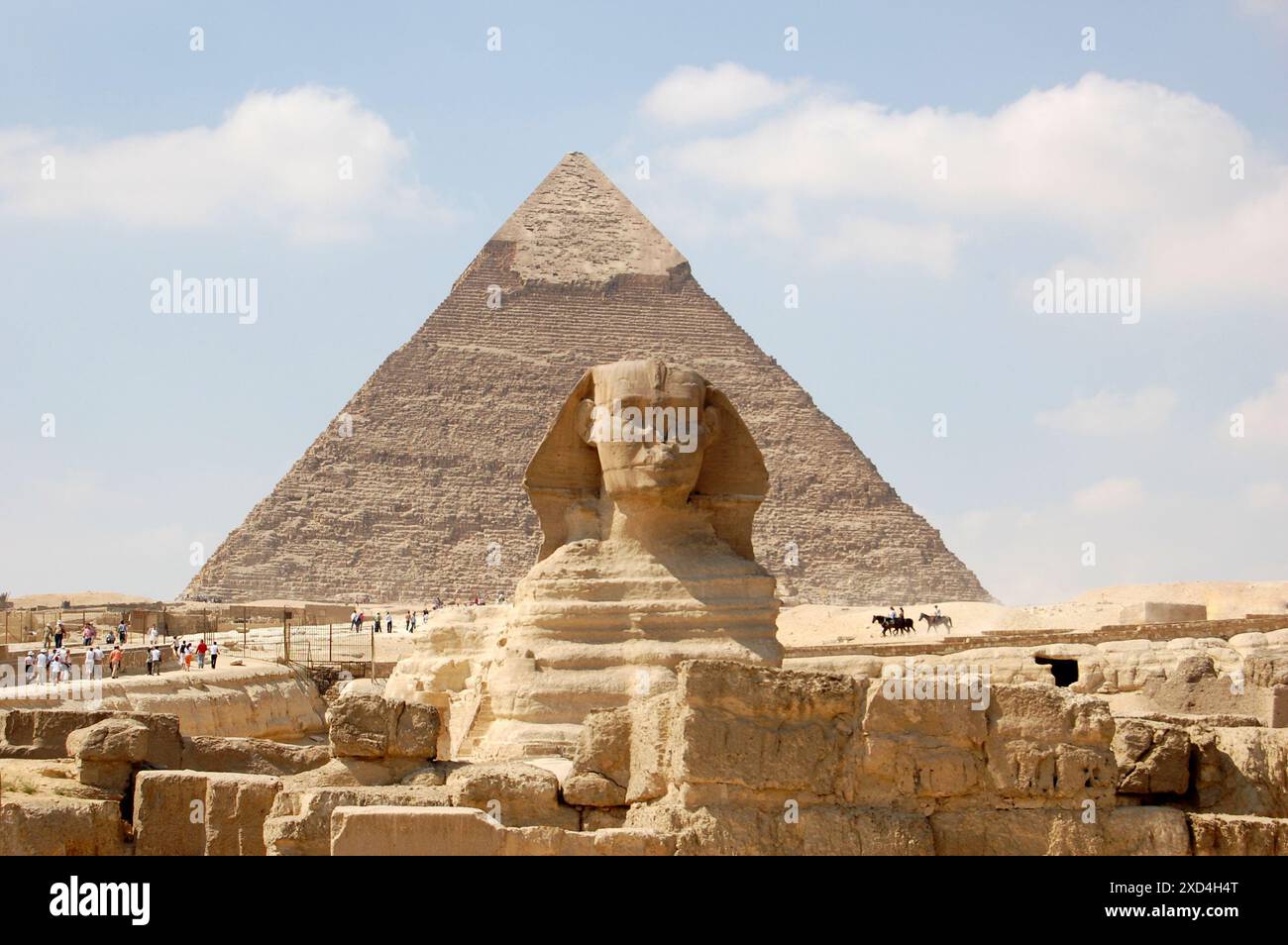 Egypte, Le Caire, plateau de Gizeh, le sphinx, statue monumentale et la ...