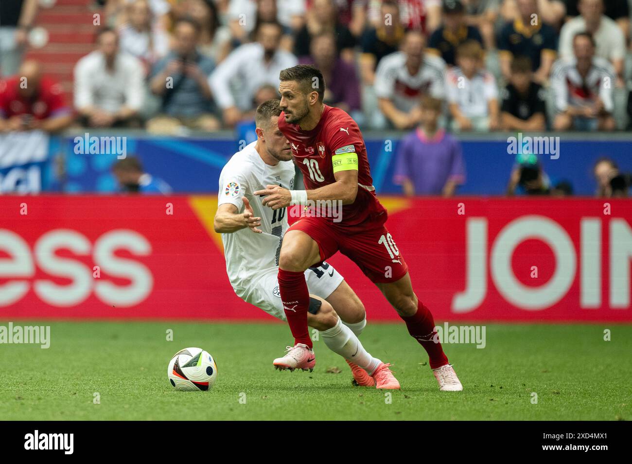 Dusan Tadic (Serbien, #10), Erik Janza (Slowenien, #13) GER, Slowenien ...