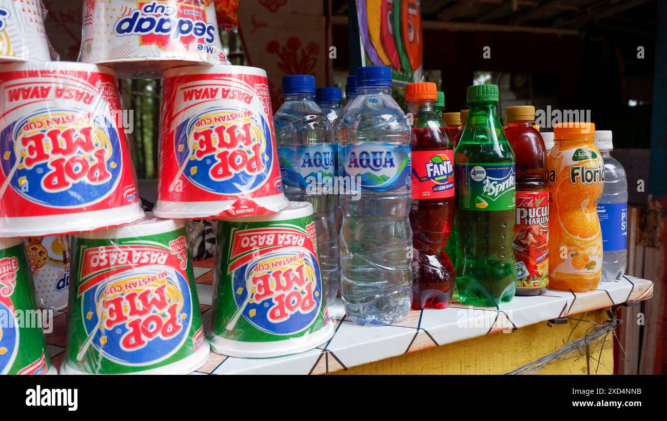 Soft drink drinks beverage snack hi-res stock photography and images ...