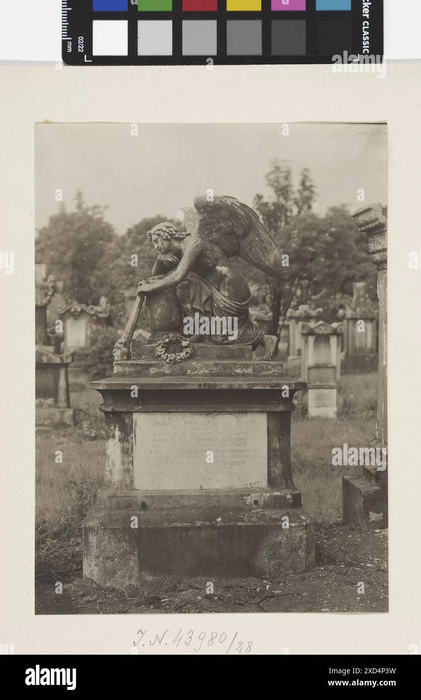 10., Matzleinsdorfer Katholischer Friedhof - Grabstein mit Trauerengel Unknown Wien Museum ...