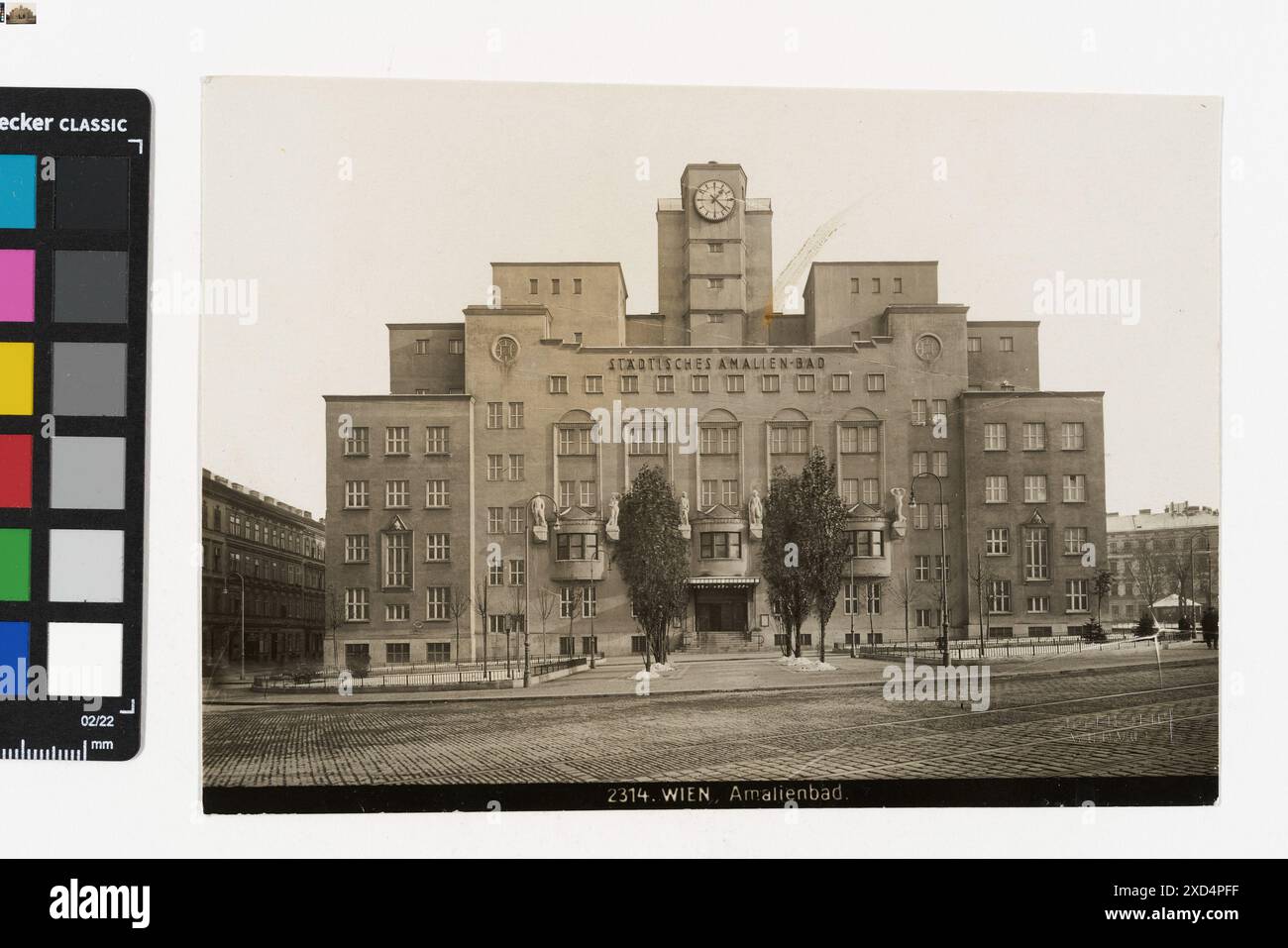 Photograph of Amalienbad at Reumannplatz 23 in Vienna circa 1926 ...
