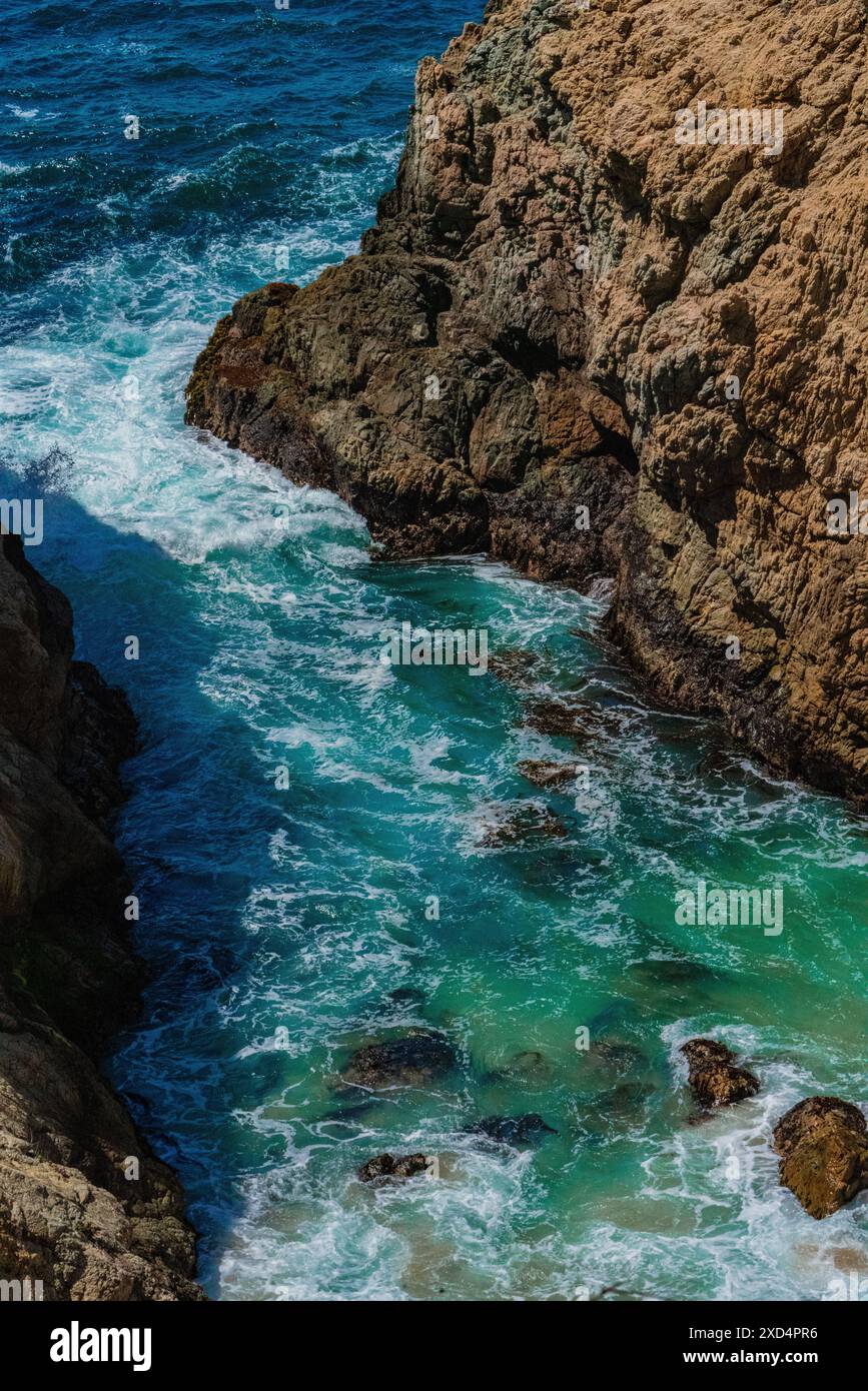 Ocean vibrant hi-res stock photography and images - Alamy