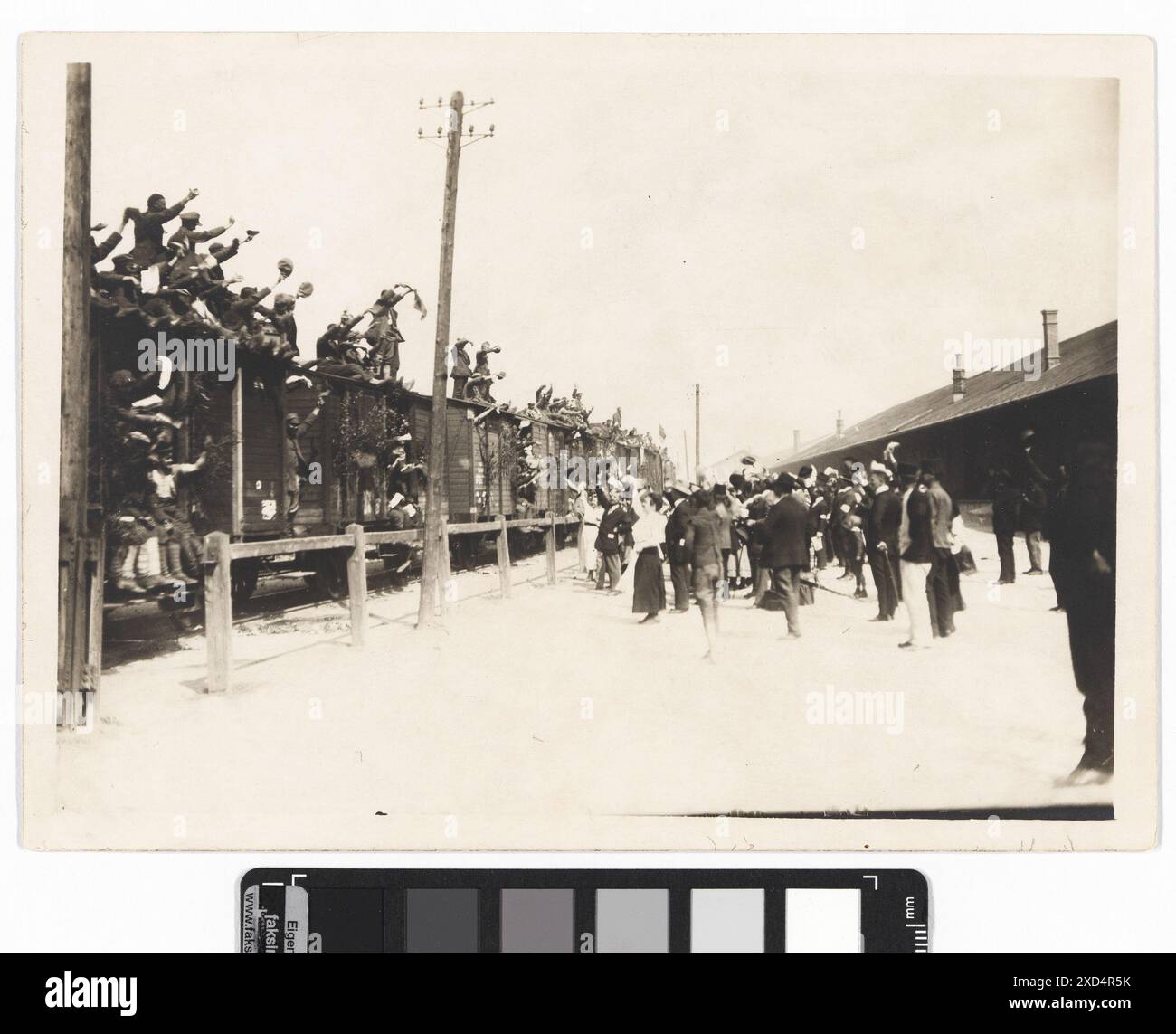 Photograph by Richard Hauffe from 1918–1919 showing returning soldiers ...