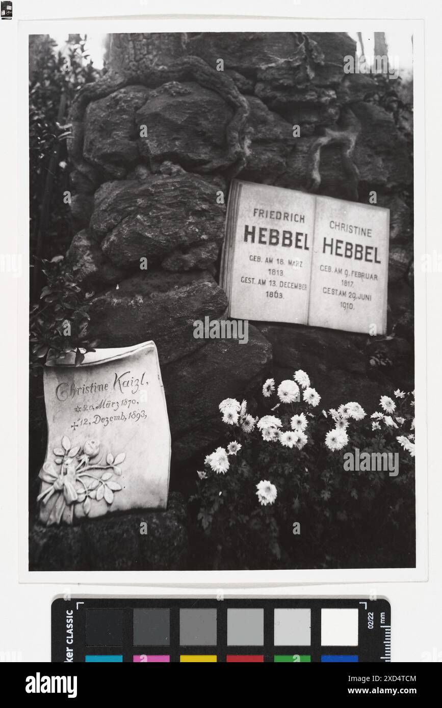 10., Evangelischer Friedhof Matzleinsdorf - Grabstein von Friedrich Hebbel, Christine Hebbel ...