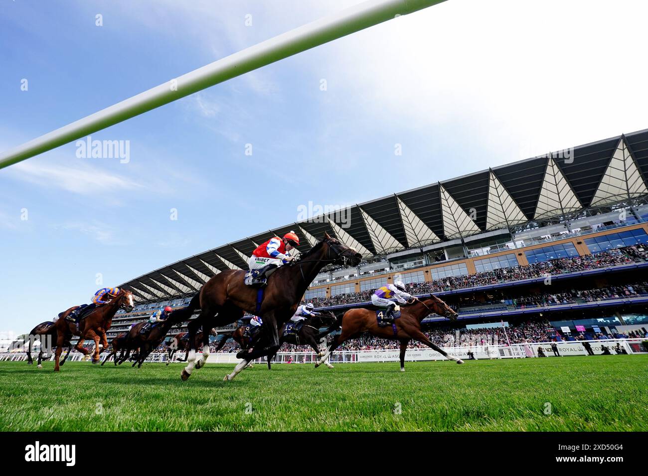 Going The Distance ridden by Rossa Ryan (right) on their way to winning ...