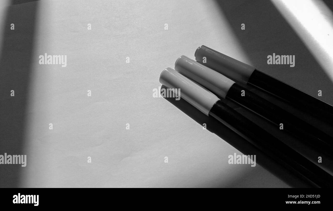 Dual markers hi-res stock photography and images - Alamy