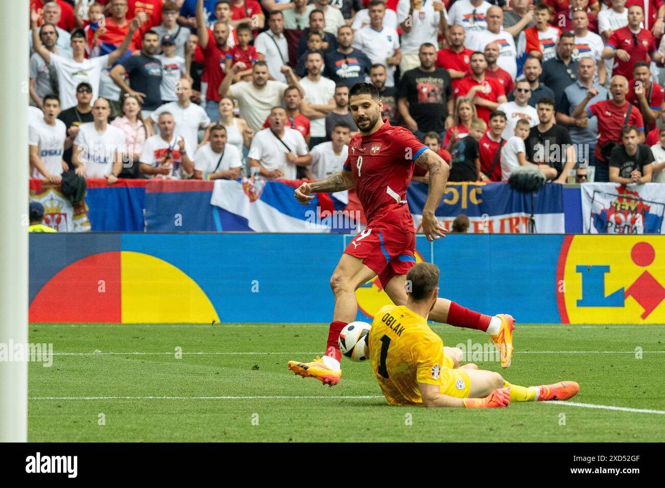 Jan Oblak (Slowenien, #01), Aleksandar Mitrovic (Serbien, #09), GER ...