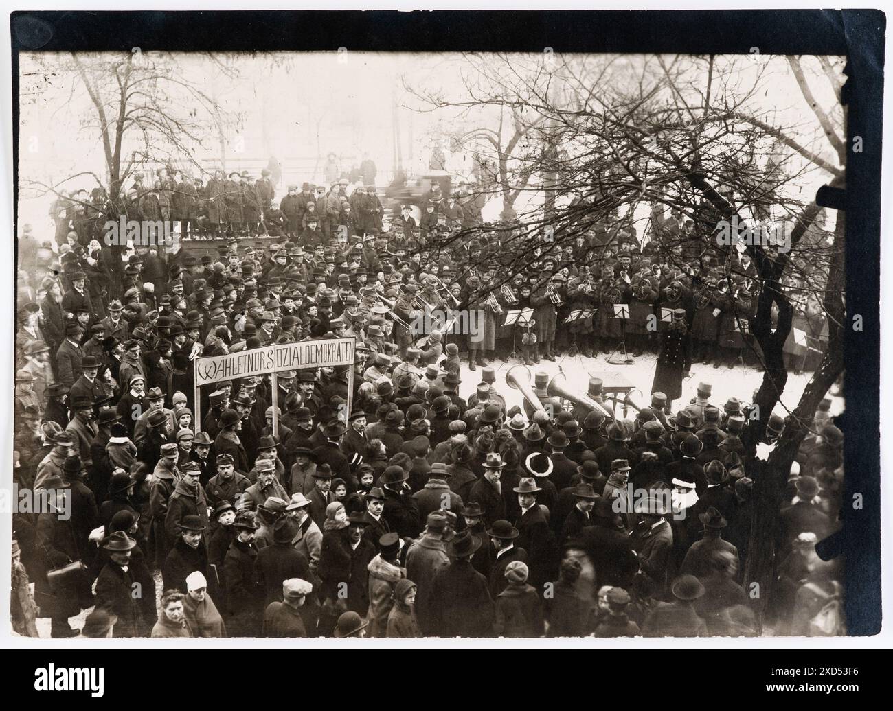 Postwar press hi-res stock photography and images - Alamy