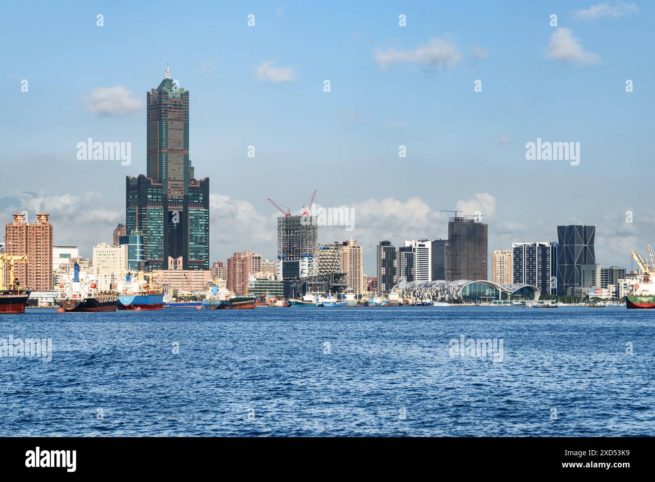 Kaohsiung skyline. Scenic view of Kaohsiung Harbor. 85 Sky Tower ...