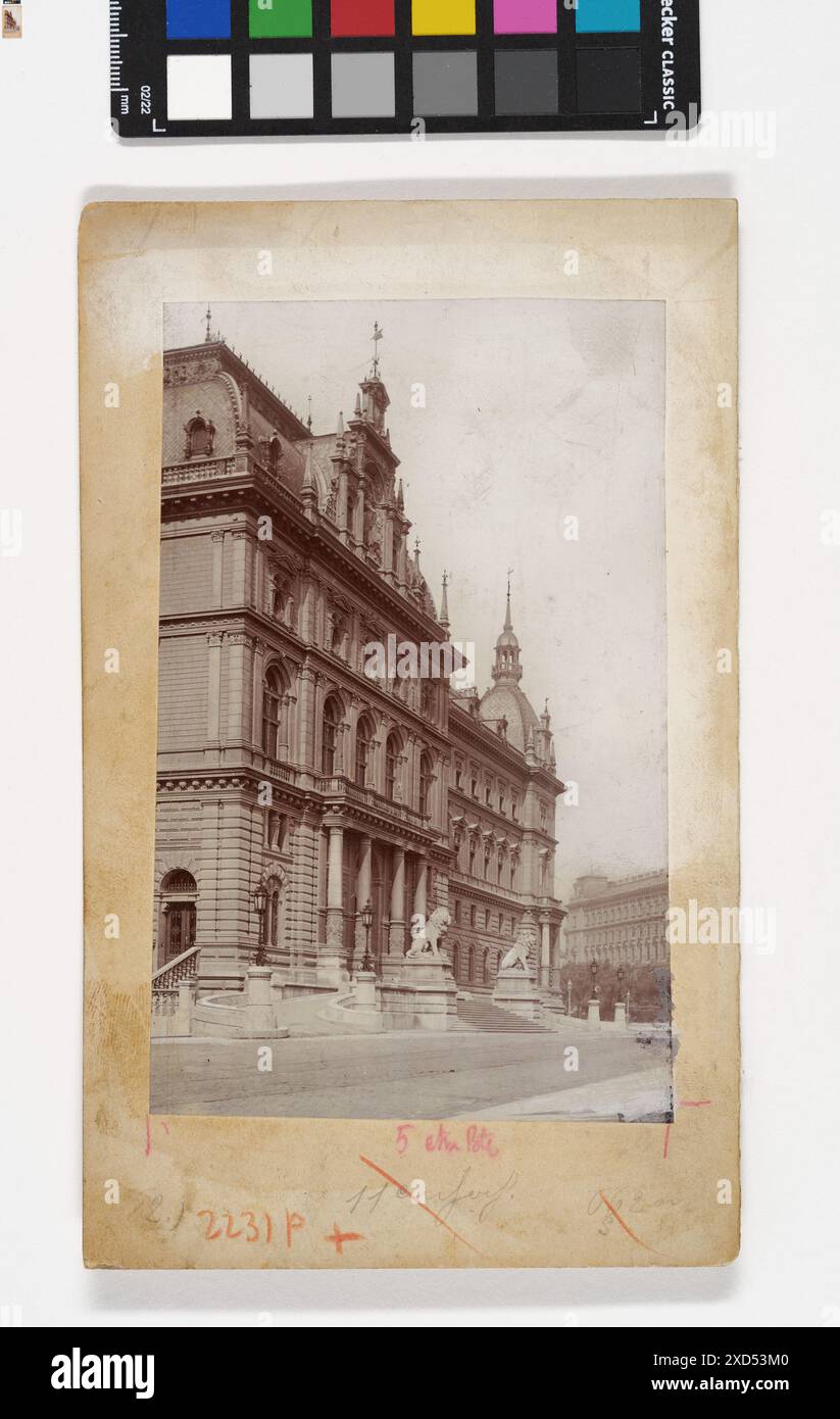 Oblique view of the Justizpalast at Schmerlingplatz around 1900 ...