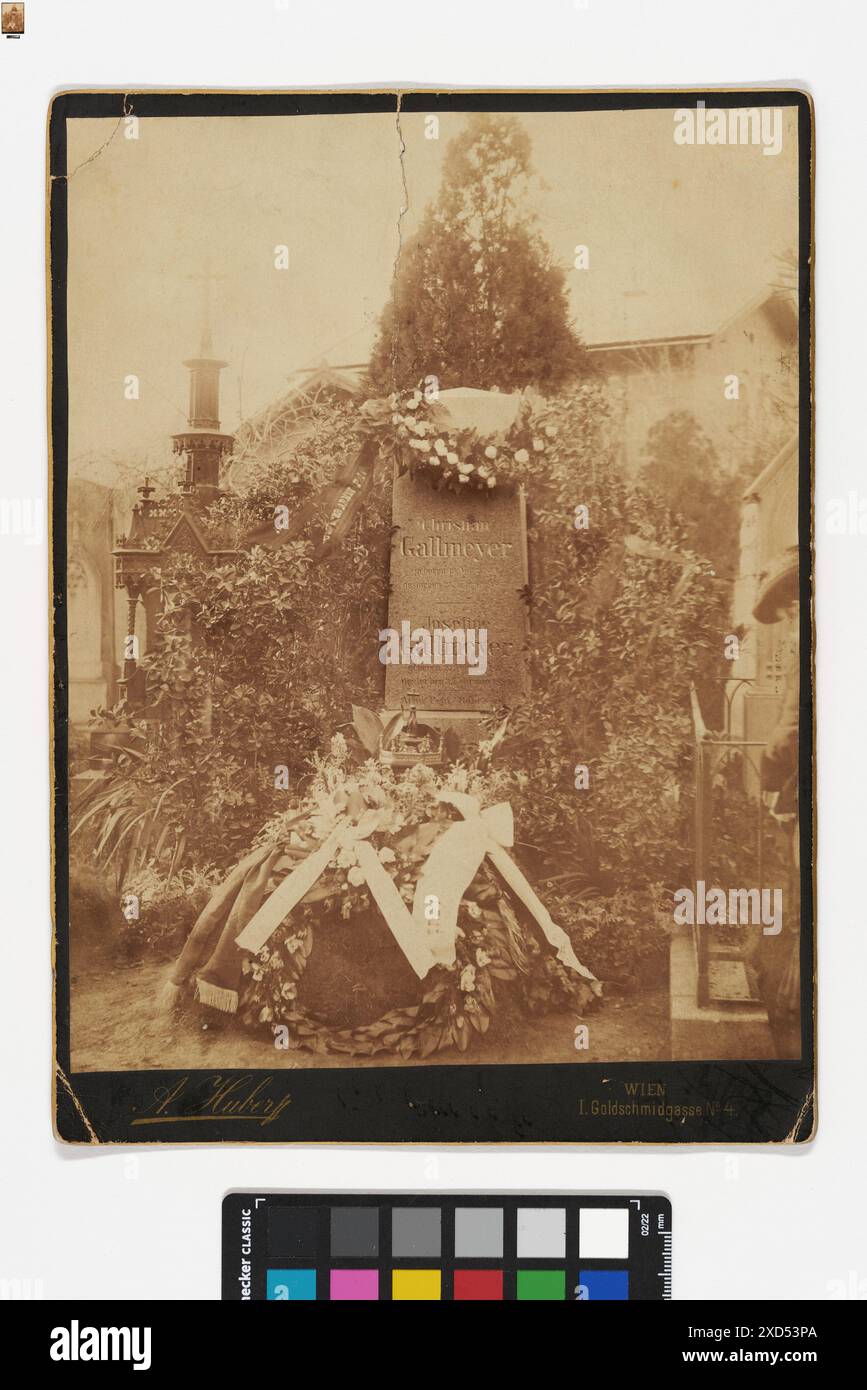 10., Evangelischer Friedhof Matzleinsdorf - Grabstein von Christian und Josefine Gallmeyer A ...