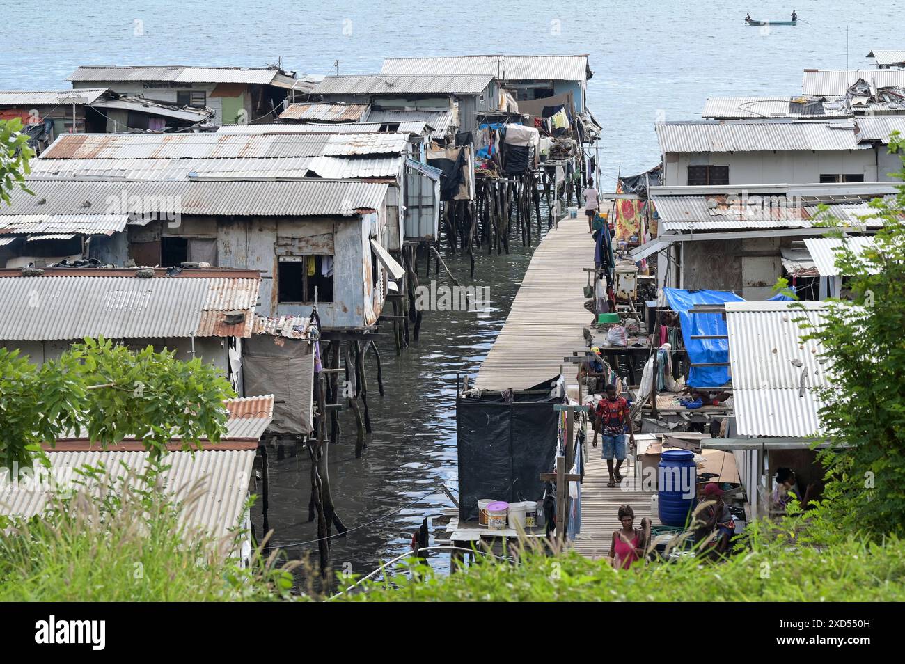 PAPUA NEW GUINEA, capital city Port Moresby, settlement Hanuabada with ...