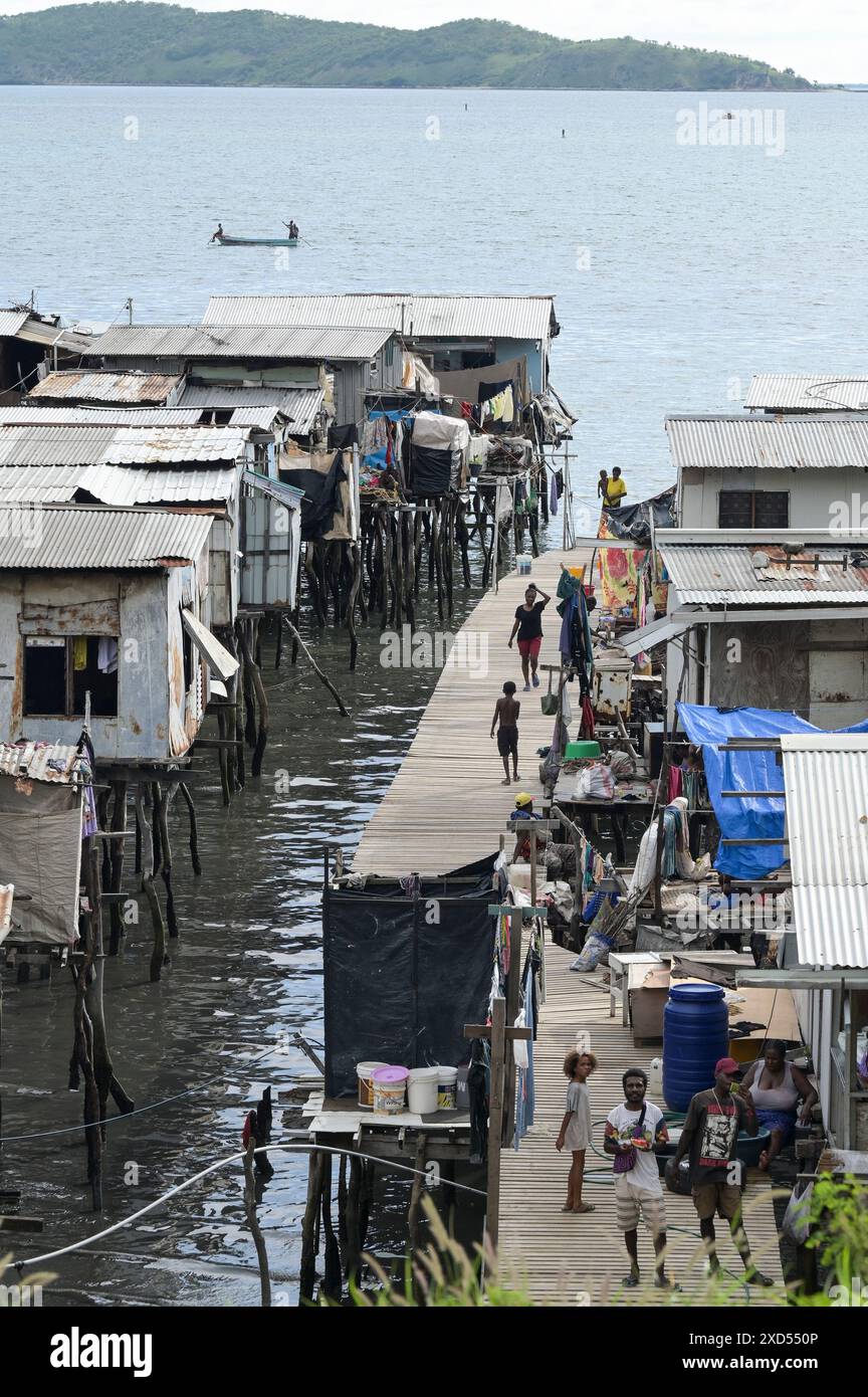 PAPUA NEW GUINEA, capital city Port Moresby, settlement Hanuabada with ...
