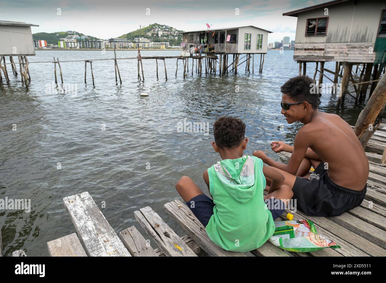 PAPUA NEW GUINEA, capital city Port Moresby, settlement Hanuabada with ...