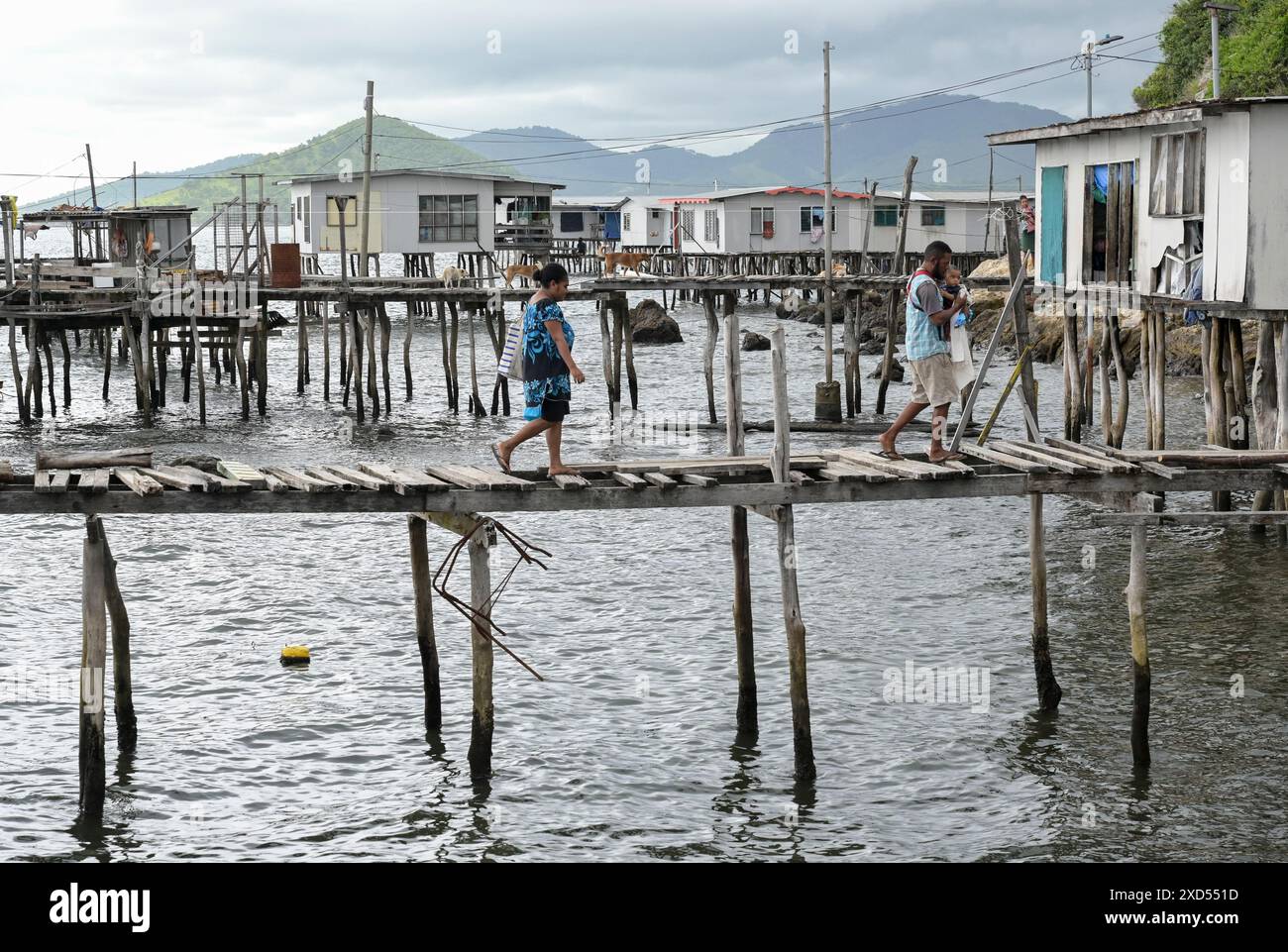 PAPUA NEW GUINEA, capital city Port Moresby, settlement Hanuabada with ...