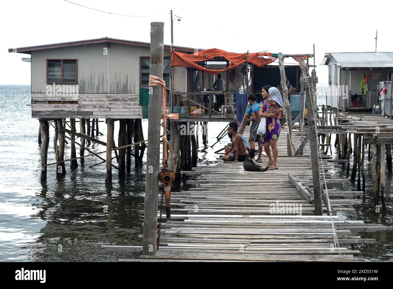 PAPUA NEW GUINEA, capital city Port Moresby, settlement Hanuabada with ...