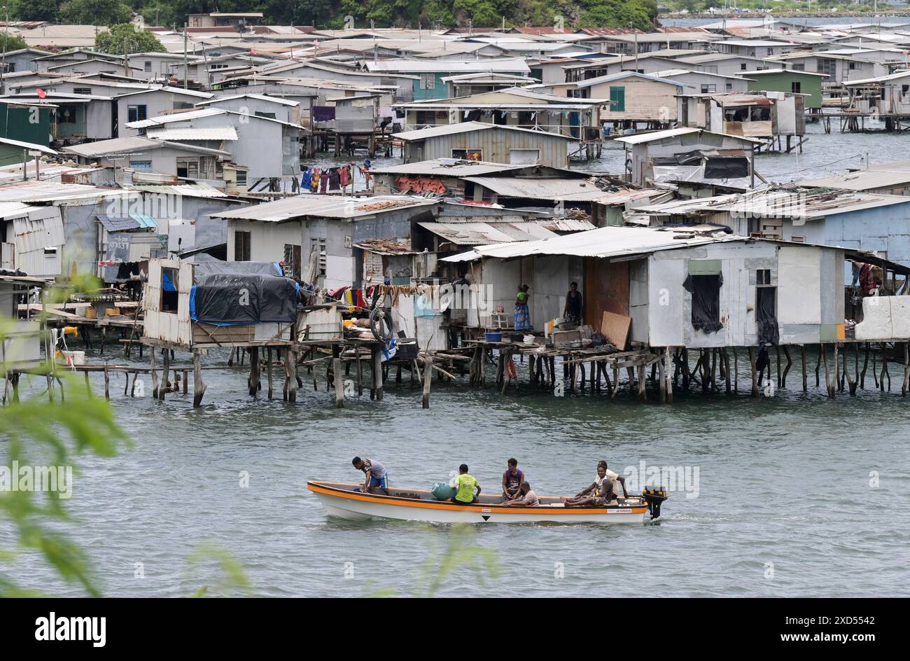 PAPUA NEW GUINEA, capital city Port Moresby, settlement Hanuabada with ...