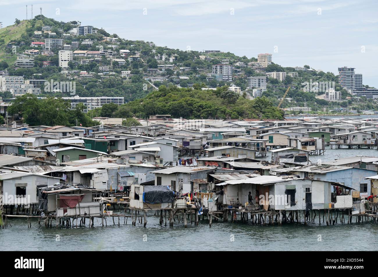 PAPUA NEW GUINEA, capital city Port Moresby, settlement Hanuabada with ...