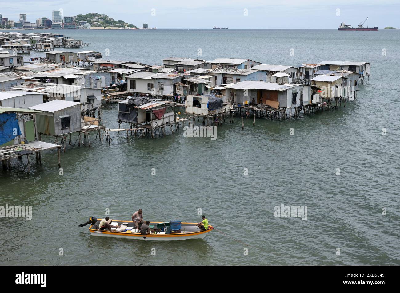 PAPUA NEW GUINEA, capital city Port Moresby, settlement Hanuabada with ...