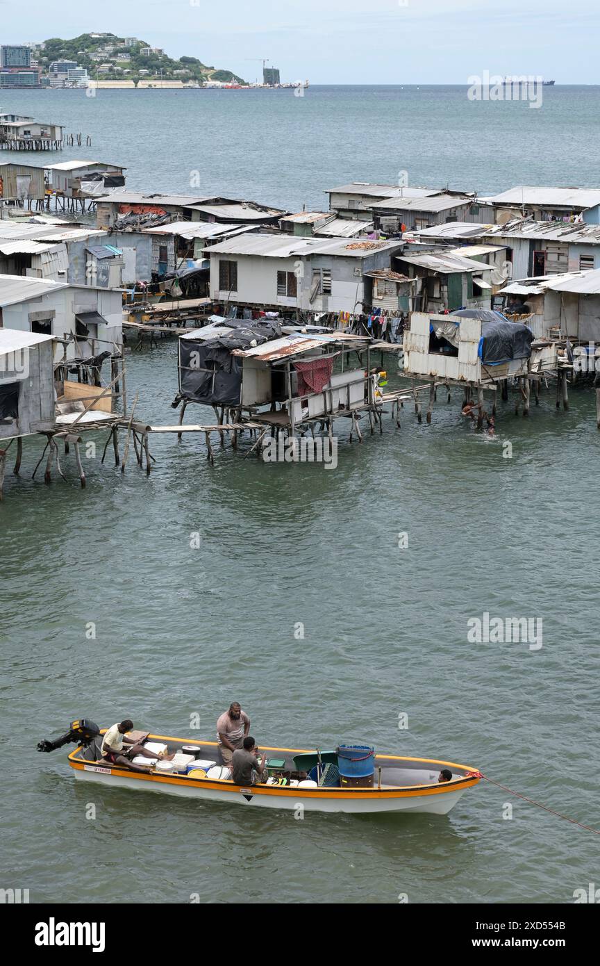 PAPUA NEW GUINEA, capital city Port Moresby, settlement Hanuabada with ...