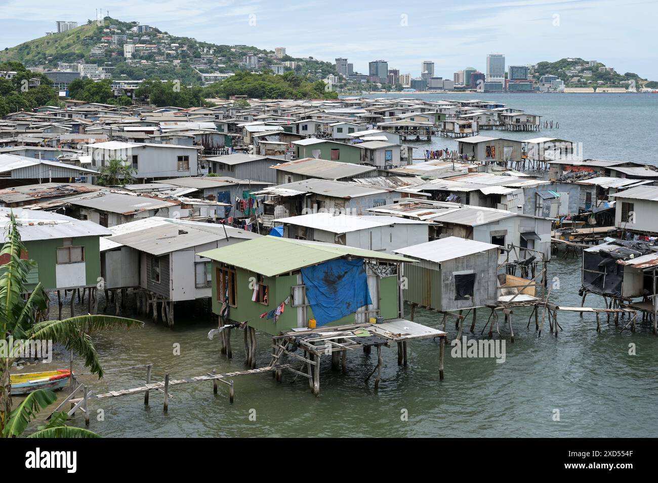 PAPUA NEW GUINEA, capital city Port Moresby, settlement Hanuabada with ...