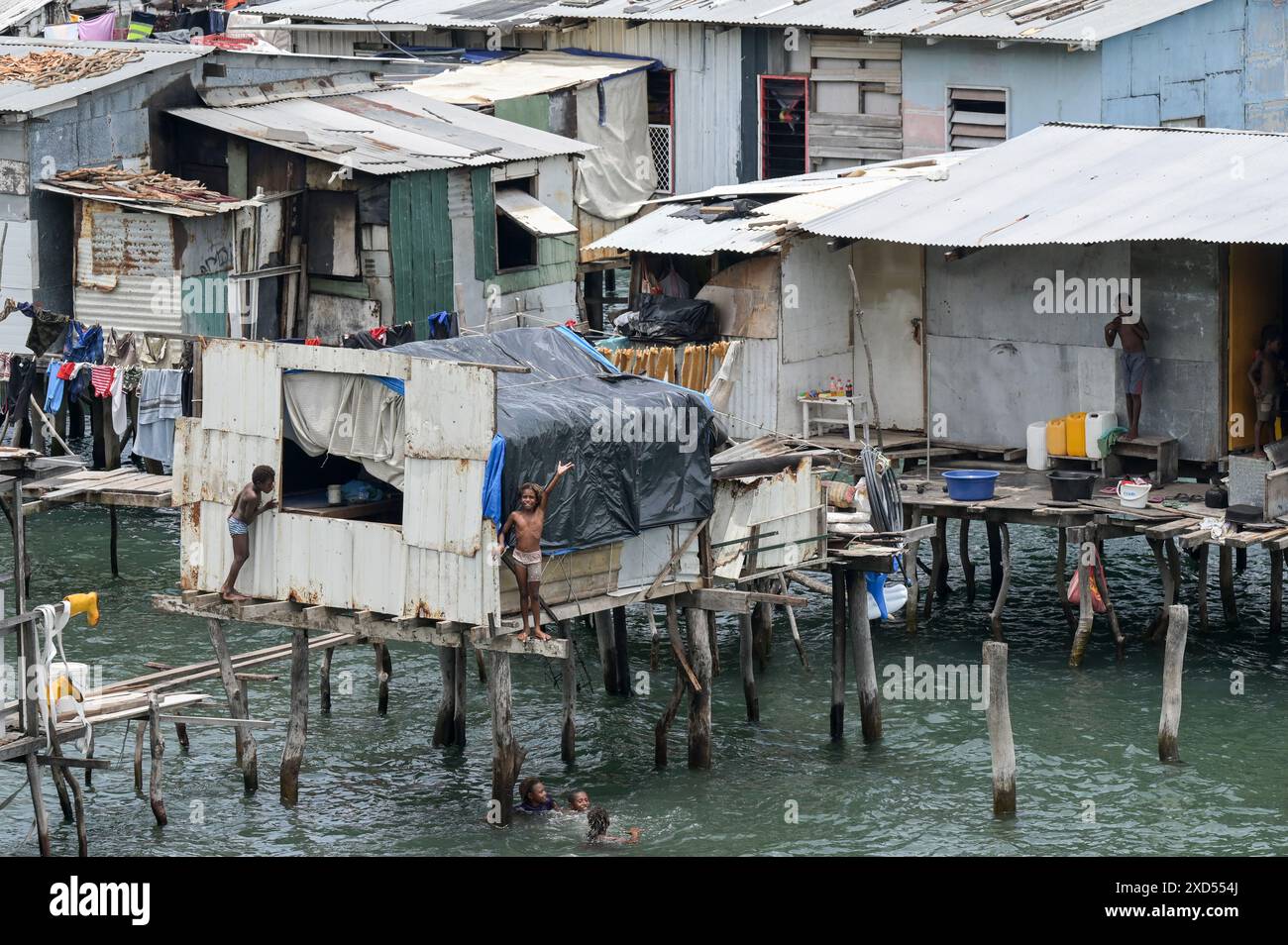 PAPUA NEW GUINEA, capital city Port Moresby, settlement Hanuabada with ...