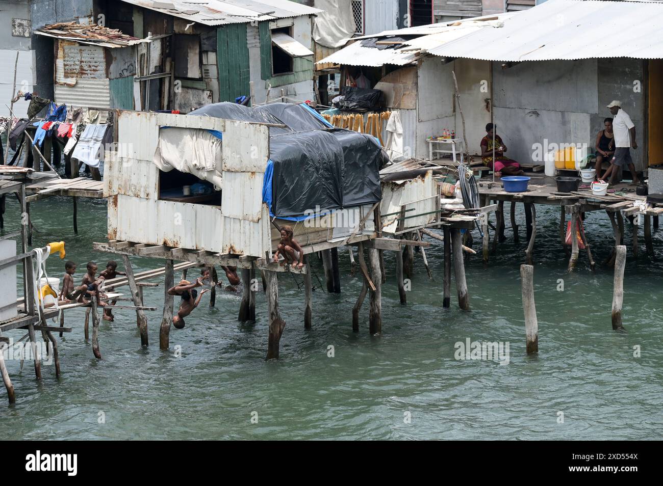 PAPUA NEW GUINEA, capital city Port Moresby, settlement Hanuabada with ...