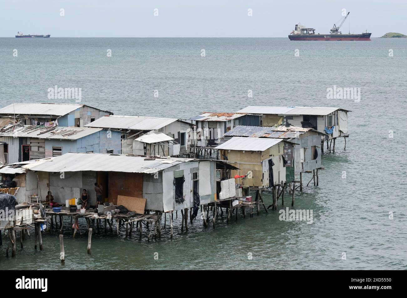 PAPUA NEW GUINEA, capital city Port Moresby, settlement Hanuabada with ...