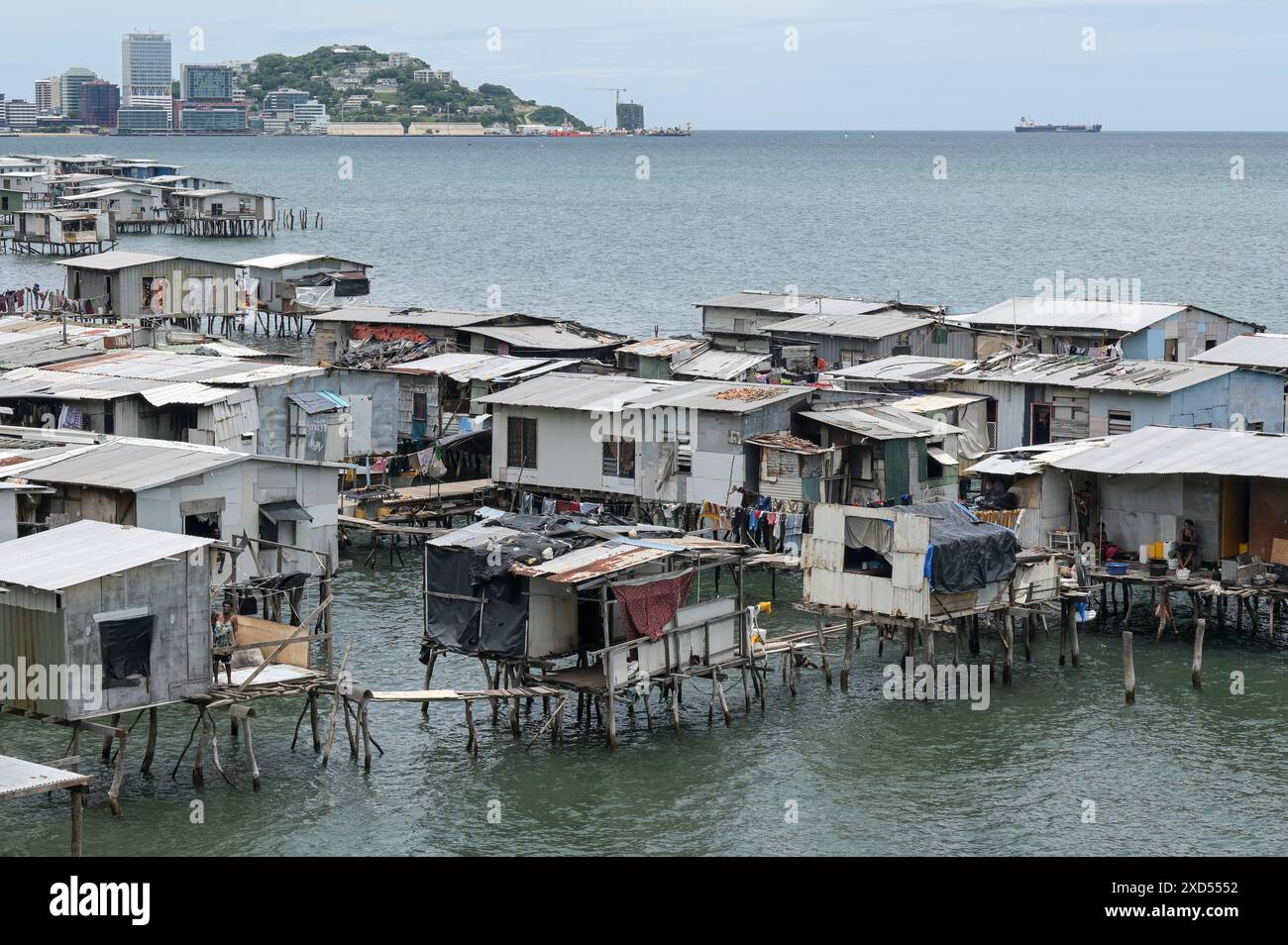 PAPUA NEW GUINEA, capital city Port Moresby, settlement Hanuabada with ...
