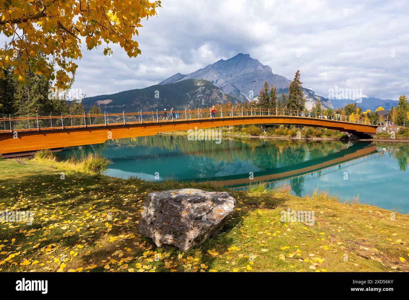 Nancy Pauw Bridge, Town of Banff Central Park Trail natural scenery ...