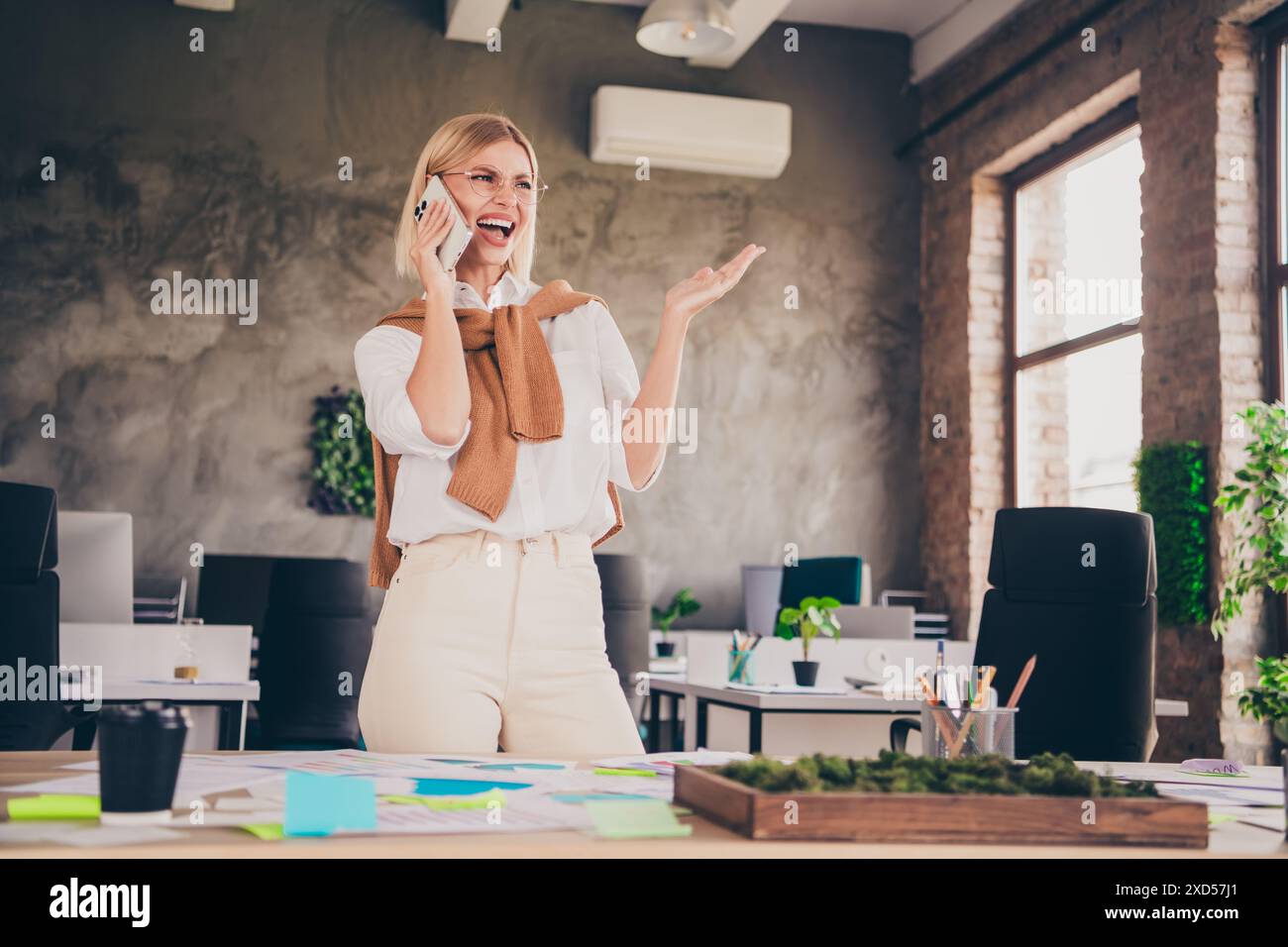 Photo of attractive young woman scream irritated phone call dressed ...