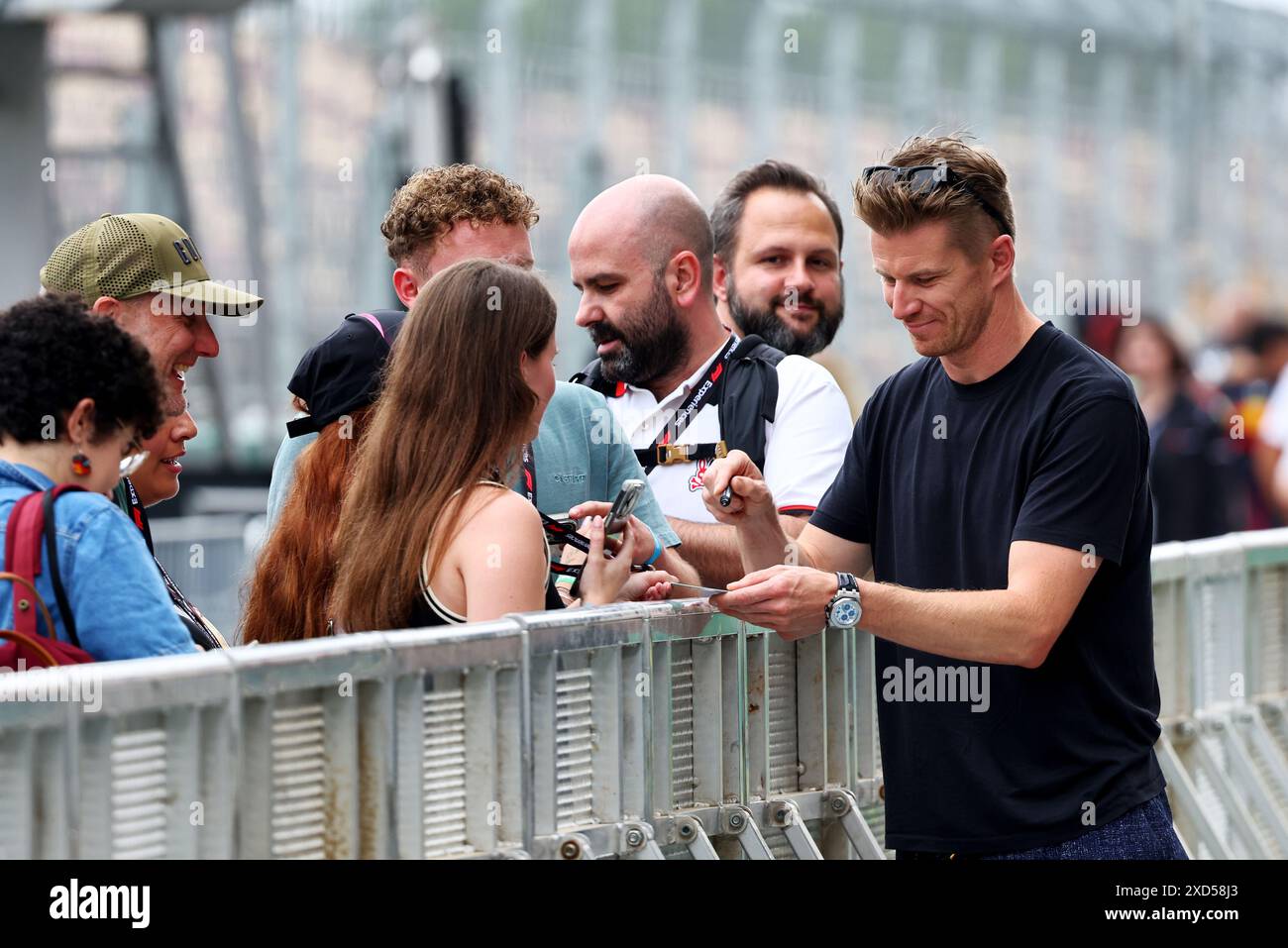 Haas f1 team fans in pits hi-res stock photography and images - Alamy