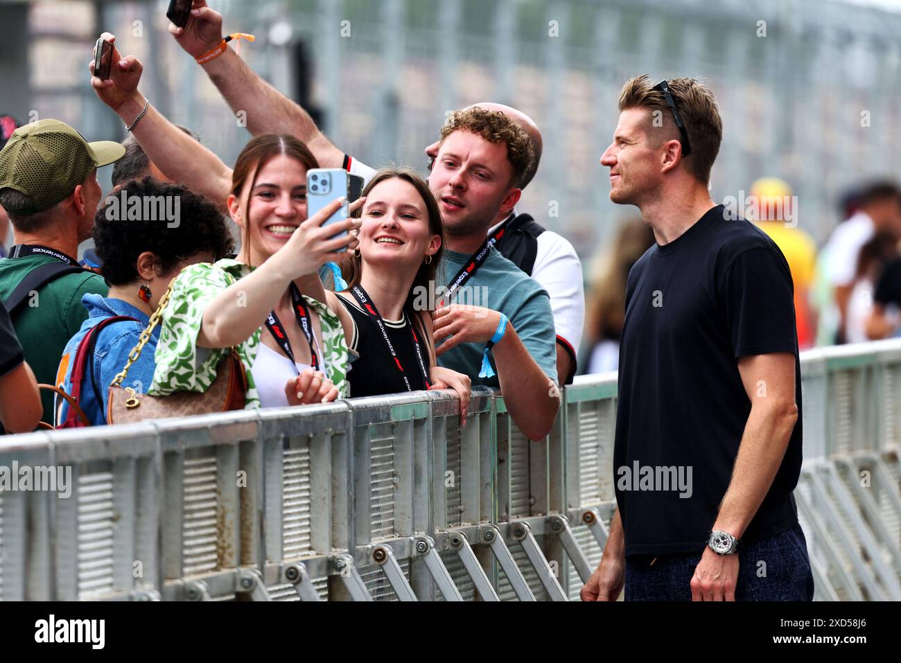 Haas f1 team fans in pits hi-res stock photography and images - Alamy