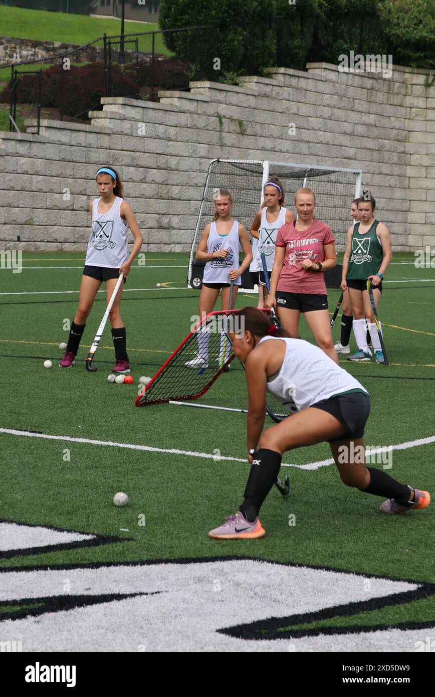 The teenagers are learning skills at Field Hockey camp Stock Photo - Alamy