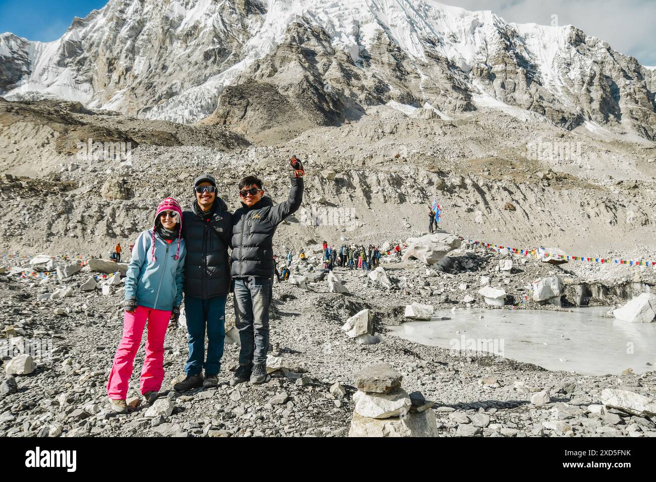 Nepales porter hi-res stock photography and images - Alamy