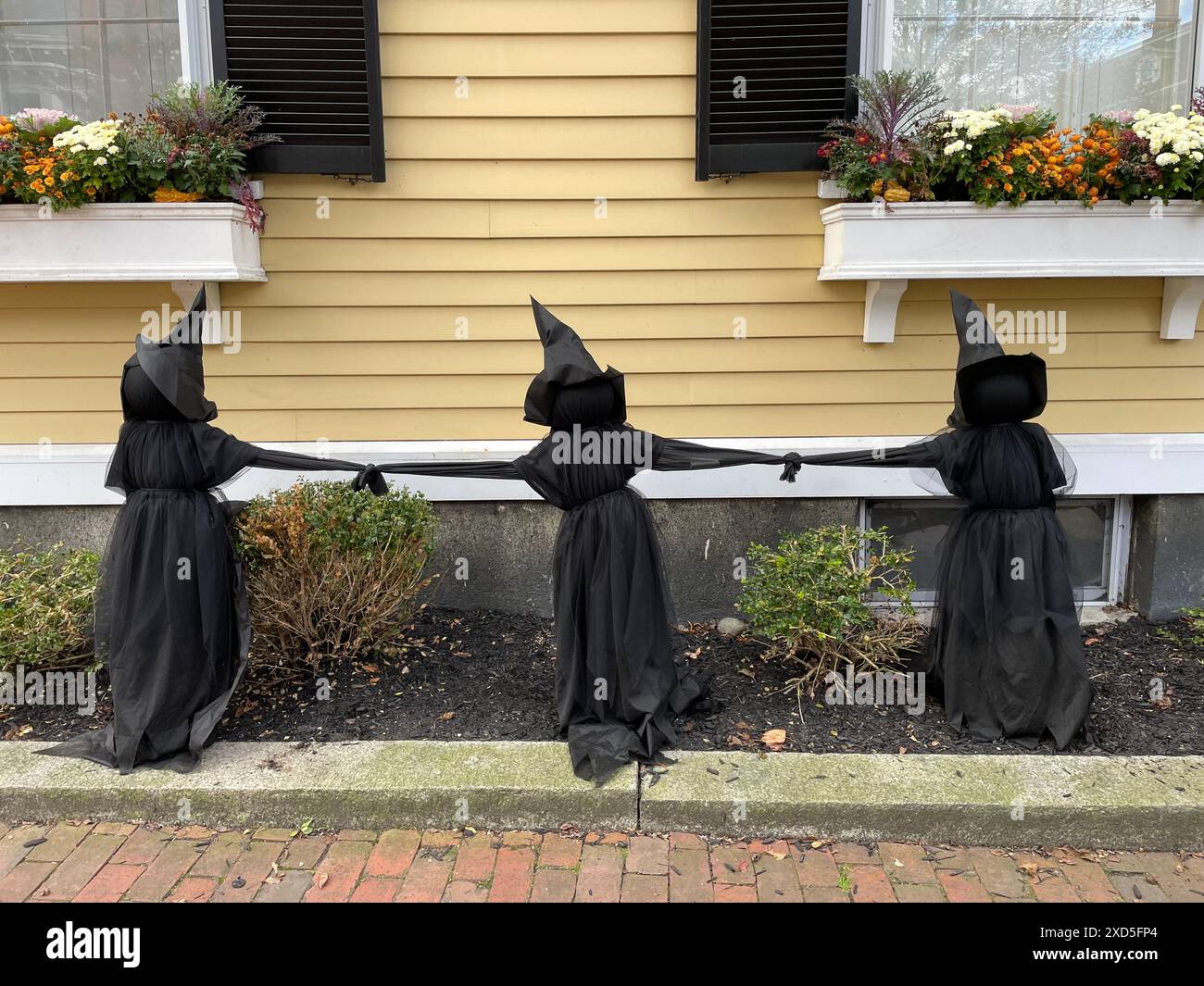 A house in Salem Massachusetts decorates their home for Halloween with ...