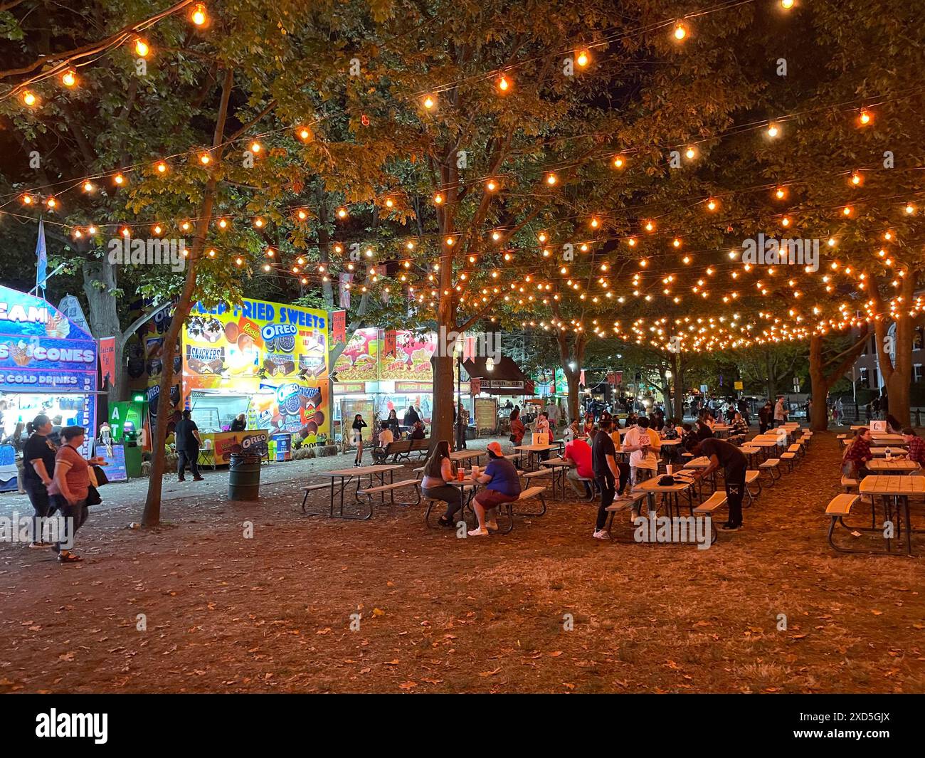 Festival food string lights hi-res stock photography and images - Alamy