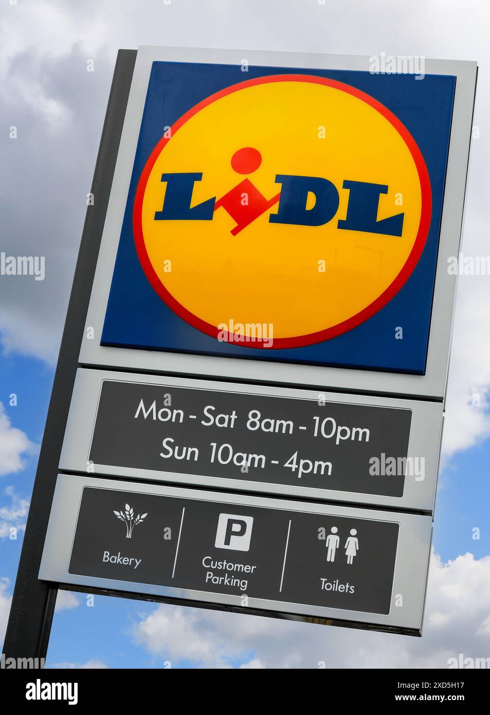 A large sign outside a Lidl supermarket Stock Photo - Alamy