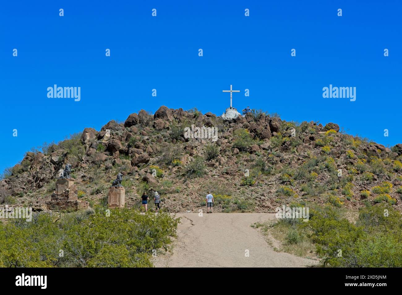 Crucifix atop Grotto Hill adjoining San Xavier del Bac Mission — Tucson ...
