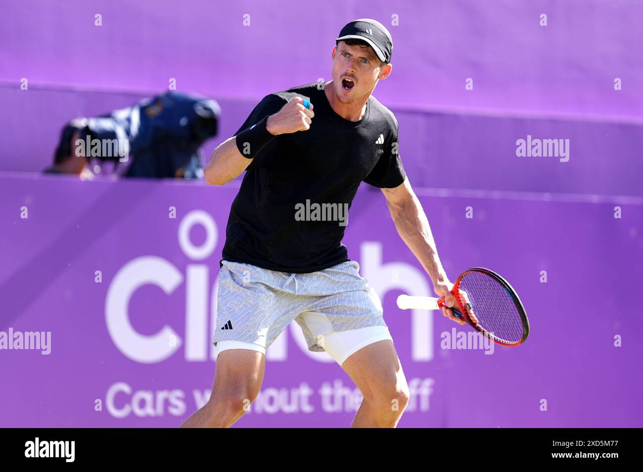 Billy Harris celebrates victory over Giovanni Mpetshi Perricard (not ...