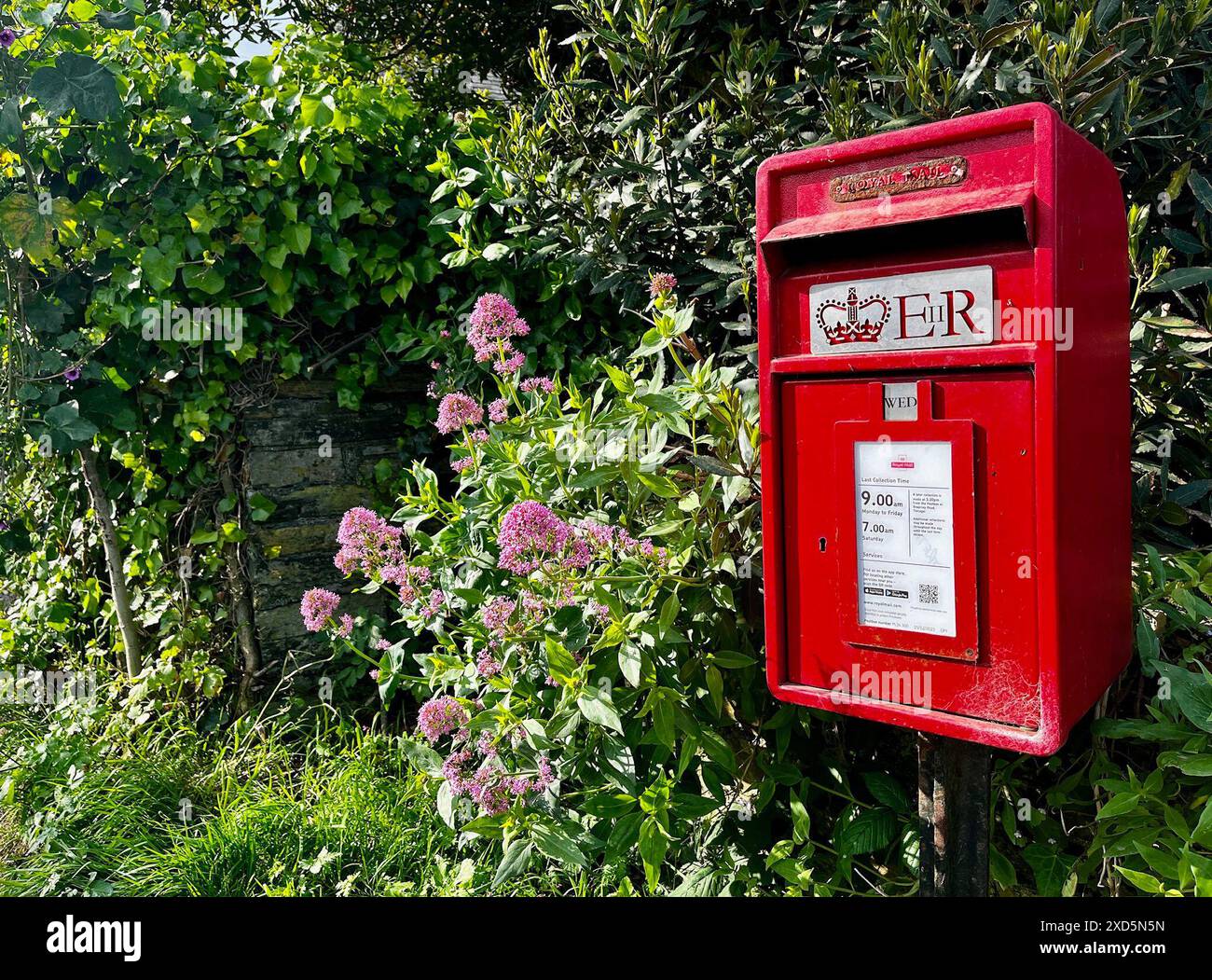 05 June 2024, Great Britain, Tintagel: A letterbox with the initials of ...